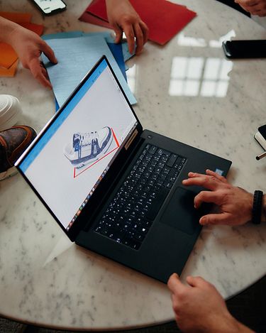 ルイ･ヴィトンは 正社員として E-Operation Assistant Manager を Tokyo で求人しています | LV Careers